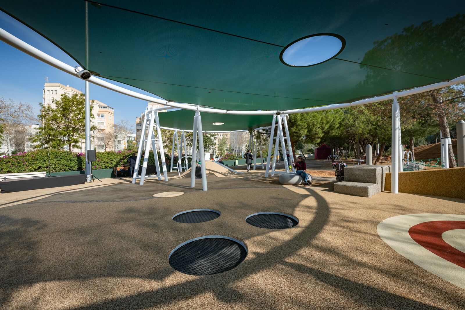 Creación de un área de juegos infantiles accesibles en el parque del ...