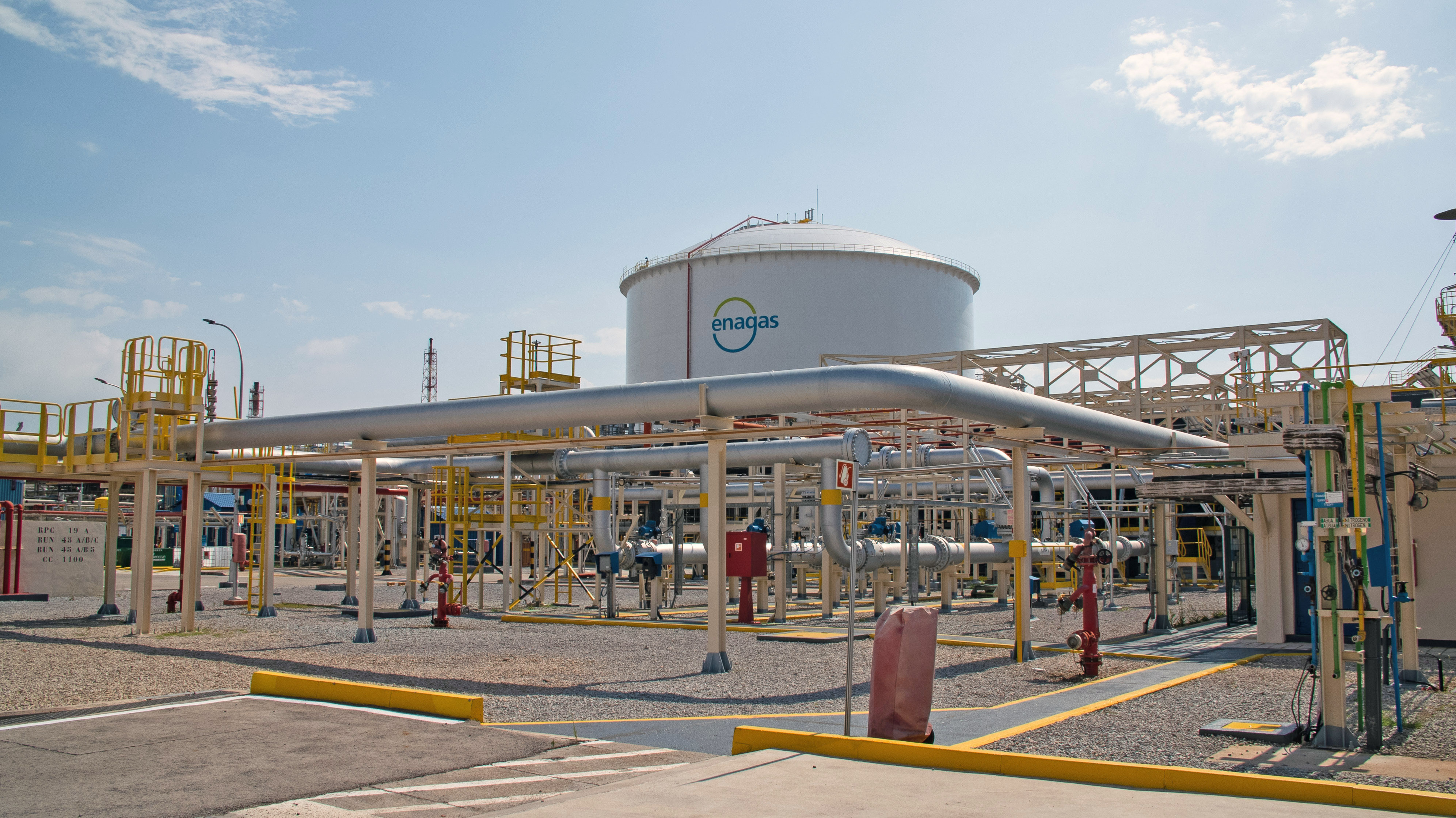 Mejoras a las instalaciones asociadas al tanque de almacenamiento TK ...